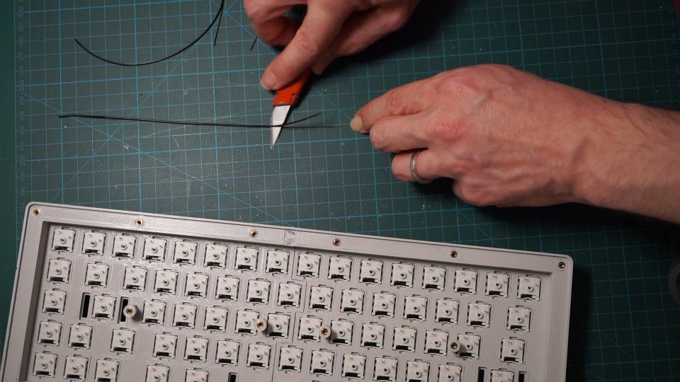 Hand-wiring a custom keyboard