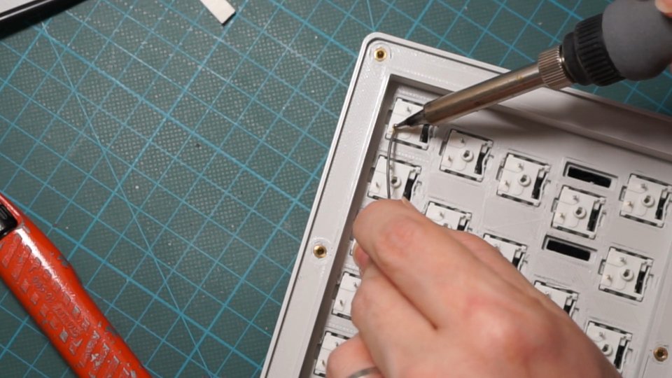 Hand-wiring a custom keyboard