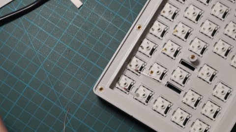 Hand-wiring a custom keyboard
